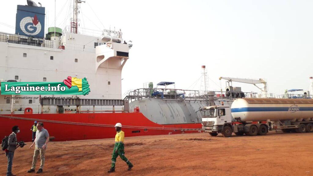 Energie : le bateau butanier accoste au port autonome de Conakry pour ...